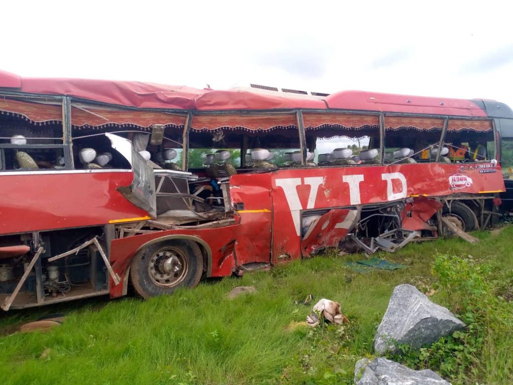 Accra-Kumasi highway: One dead, several injured as VIP bus crashes ...